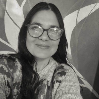 Guinness World Record holder solves three Rubik's cubes juggling